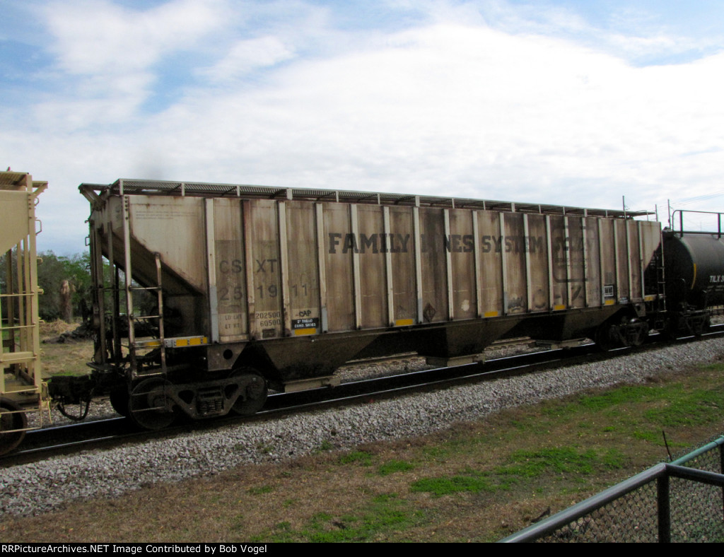 Family Lines/SCL covered hopper